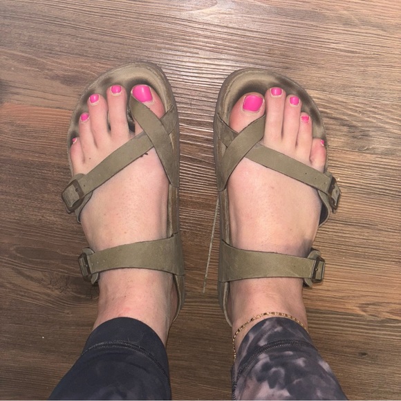 Cushionaire | Shoes | Used Well Worn Leather Womens Sandals | Poshmark